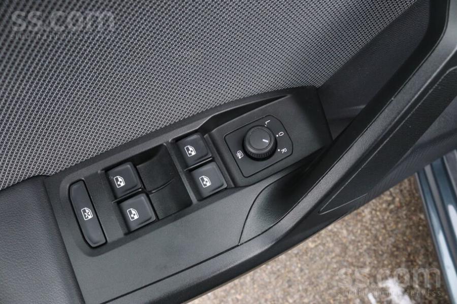 Pelēks SEAT Leon 2024 Rīga, ar dzinēja tilpumu 1.50 L un nobraukumu 43 tūkst. km par 21990 €, foto 21 vietnē AUTOMOTO.COM.LV