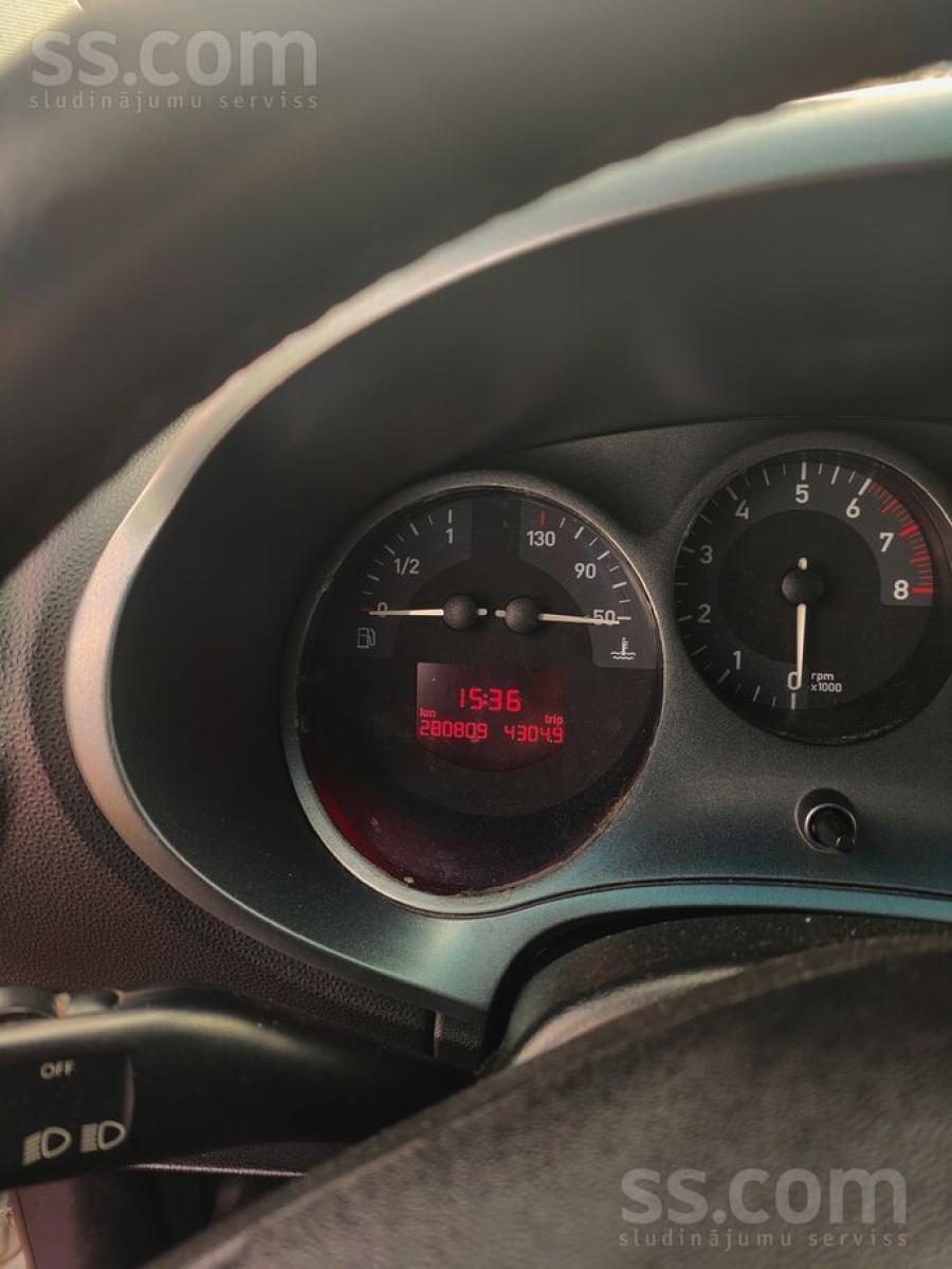 SEAT Leon 2006 in Riga, with an engine capacity of 1.60 L and mileage of 281 thousand km for 1550 €, photo 5 on AUTOMOTO.COM.LV