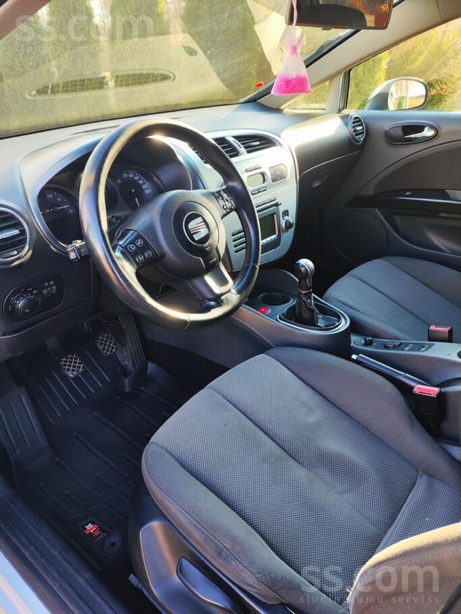 SEAT Leon 2006 in Riga, with an engine capacity of 1.60 L and mileage of 281 thousand km for 1550 €, photo 6 on AUTOMOTO.COM.LV