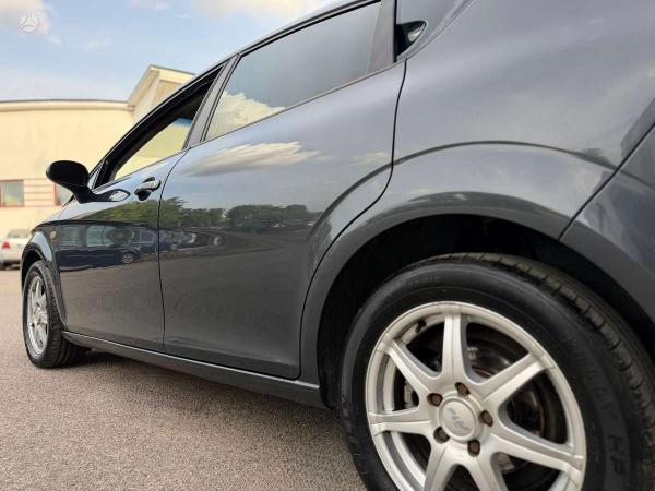 SEAT Leon 2007 in Kaunas, with an engine capacity of 1.97 L and mileage of 378 thousand km for 3000 €, photo 5 on AUTOMOTO.COM.LV