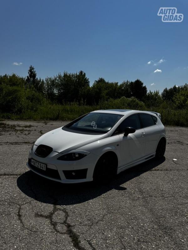 SEAT Leon 2010 in Panevezys, with an engine capacity of 2.00 L and mileage of 209 thousand km for 6200 €, photo 3 on AUTOMOTO.COM.LV