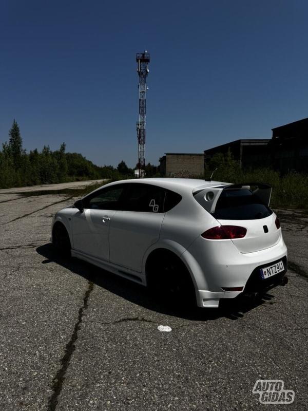 SEAT Leon 2010 in Panevezys, with an engine capacity of 2.00 L and mileage of 209 thousand km for 6200 €, photo 4 on AUTOMOTO.COM.LV