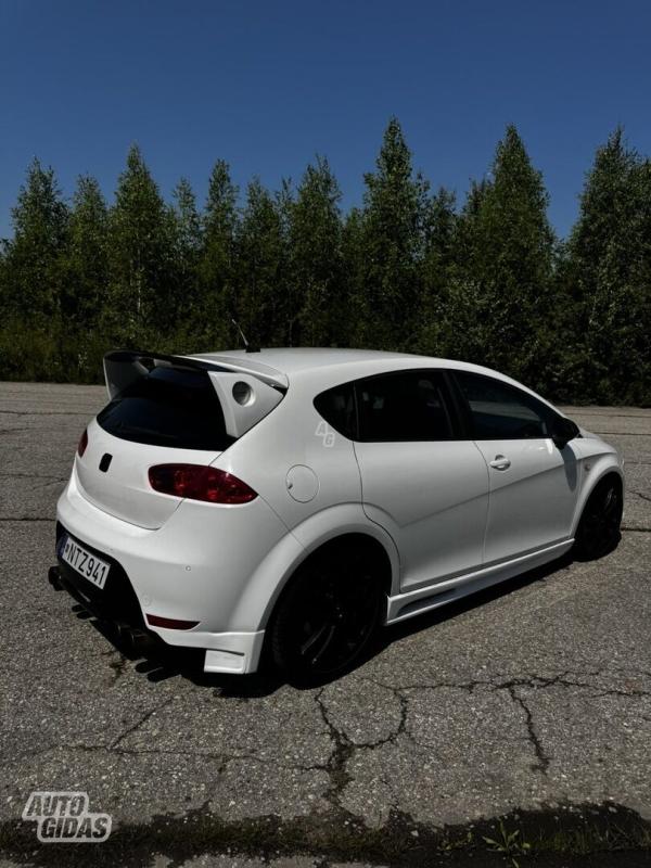 SEAT Leon 2010 in Panevezys, with an engine capacity of 2.00 L and mileage of 209 thousand km for 6200 €, photo 6 on AUTOMOTO.COM.LV