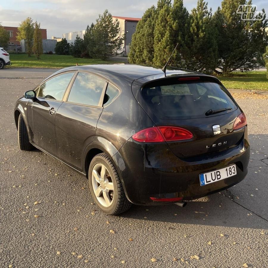 SEAT Leon 2010 in Siauliai, with an engine capacity of 1.90 L and mileage of 300 thousand km for 1499 €, photo 4 on AUTOMOTO.COM.LV