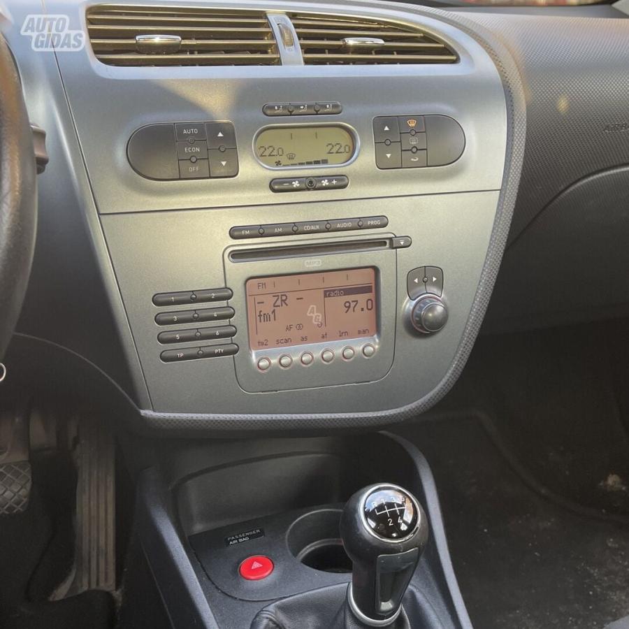 SEAT Leon 2010 in Siauliai, with an engine capacity of 1.90 L and mileage of 300 thousand km for 1499 €, photo 17 on AUTOMOTO.COM.LV