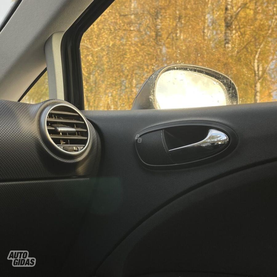 SEAT Leon 2010 in Siauliai, with an engine capacity of 1.90 L and mileage of 300 thousand km for 1499 €, photo 20 on AUTOMOTO.COM.LV