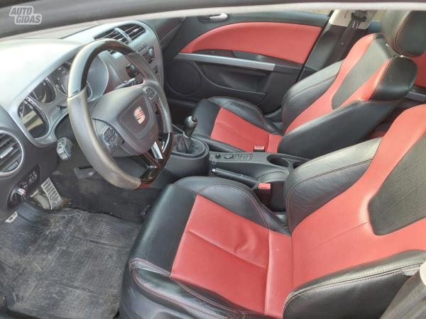SEAT Leon 2011 in Ukmerge, with an engine capacity of 1.60 L and mileage of 245 thousand km for 1780 €, photo 7 on AUTOMOTO.COM.LV