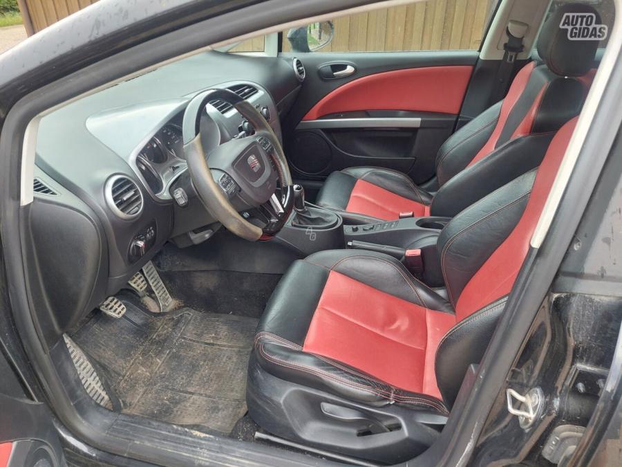 SEAT Leon 2011 in Ukmerge, with an engine capacity of 1.60 L and mileage of 256 thousand km for 1750 €, photo 7 on AUTOMOTO.COM.LV