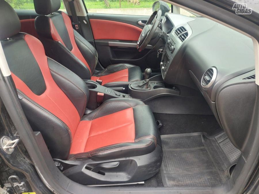 SEAT Leon 2011 in Ukmerge, with an engine capacity of 1.60 L and mileage of 256 thousand km for 1750 €, photo 8 on AUTOMOTO.COM.LV