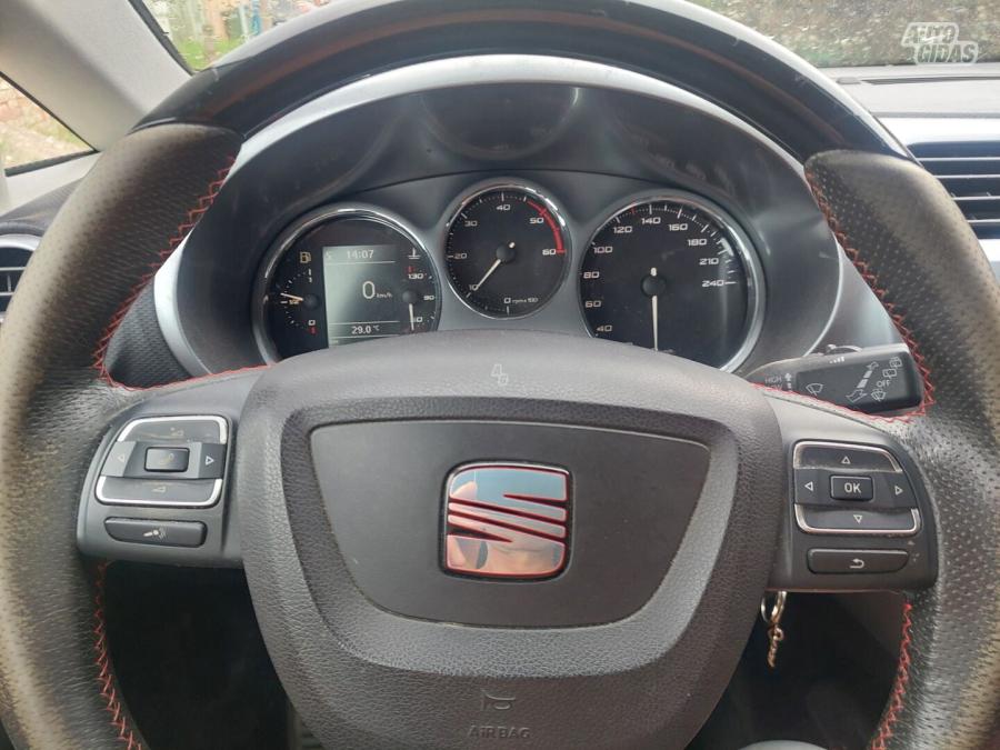 SEAT Leon 2011 in Ukmerge, with an engine capacity of 1.60 L and mileage of 256 thousand km for 1750 €, photo 11 on AUTOMOTO.COM.LV