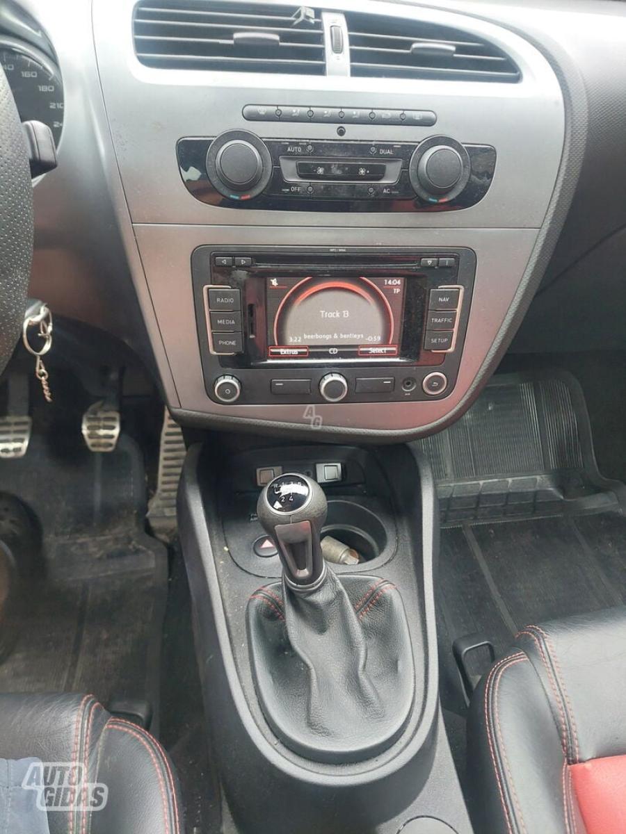 SEAT Leon 2011 in Ukmerge, with an engine capacity of 1.60 L and mileage of 256 thousand km for 1750 €, photo 12 on AUTOMOTO.COM.LV