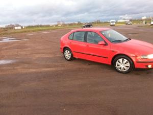 Red SEAT Leon 2000 in Vilnius, with an engine capacity of 1.90 L and mileage of 288 thousand km for 1100 €, photo 4 on AUTOMOTO.COM.LV