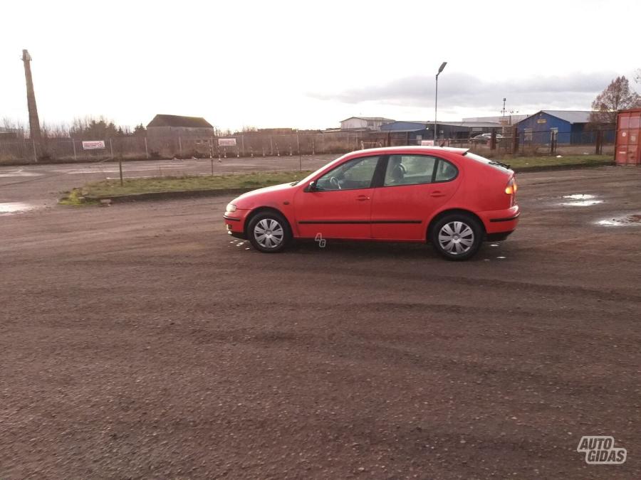 Red SEAT Leon 2000 in Vilnius, with an engine capacity of 1.90 L and mileage of 258 thousand km for 1100 €, photo 1 on AUTOMOTO.COM.LV