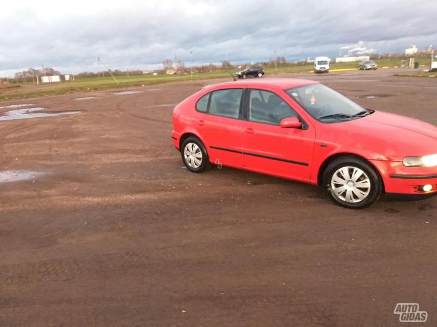 Red SEAT Leon 2000 in Vilnius, with an engine capacity of 1.90 L and mileage of 258 thousand km for 1100 €, photo 2 on AUTOMOTO.COM.LV