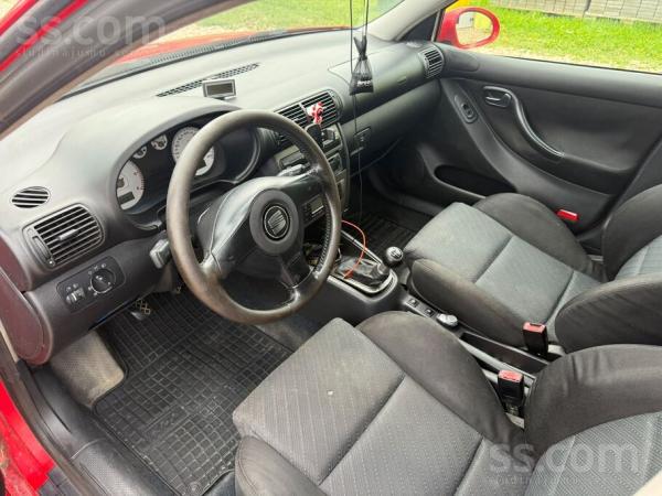 Red SEAT Leon 2002 in Riga, with an engine capacity of 1.90 L and mileage of 444 thousand km for 1700 €, photo 6 on AUTOMOTO.COM.LV