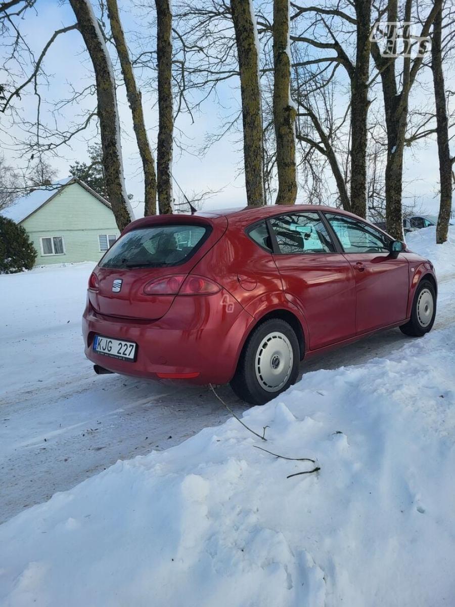Red SEAT Leon 2005 in Gargzdai, with an engine capacity of 1.90 L and mileage of 288 thousand km for 1500 €, photo 4 on AUTOMOTO.COM.LV