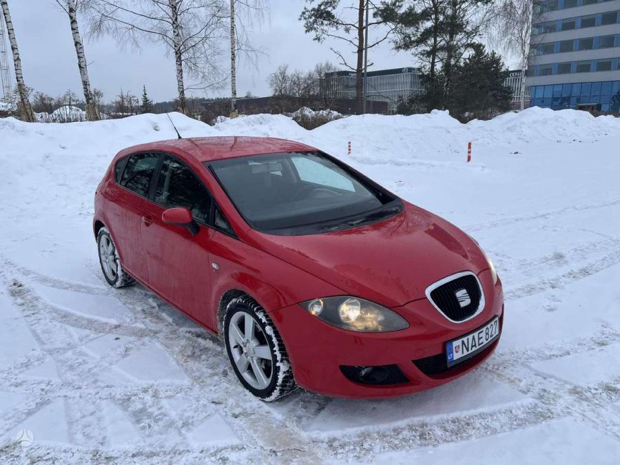 Red SEAT Leon 2005 in Vilnius, with an engine capacity of 1.97 L and mileage of 315 thousand km for 1300 €, photo 6 on AUTOMOTO.COM.LV