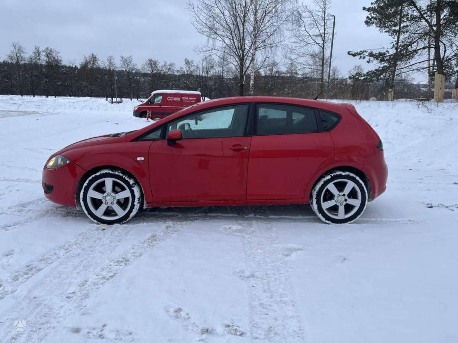 Red SEAT Leon 2005 in Vilnius, with an engine capacity of 1.97 L and mileage of 315 thousand km for 1300 €, photo 7 on AUTOMOTO.COM.LV