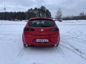Red SEAT Leon 2005 in Vilnius, with an engine capacity of 1.97 L and mileage of 315 thousand km for 1300 €, photo 9 on AUTOMOTO.COM.LV