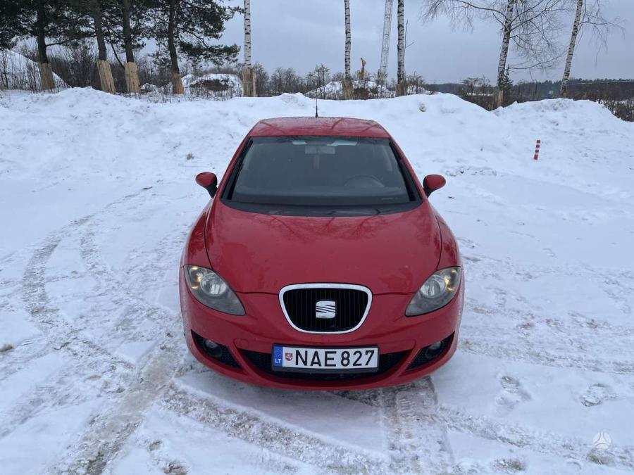Red SEAT Leon 2005 in Vilnius, with an engine capacity of 1.97 L and mileage of 315 thousand km for 1300 €, photo 10 on AUTOMOTO.COM.LV