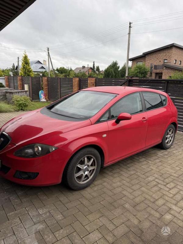 Sarkans SEAT Leon 2005 Kauņa, ar dzinēja tilpumu 1.90 L un nobraukumu 416 tūkst. km par 1250 €, foto 1 vietnē AUTOMOTO.COM.LV