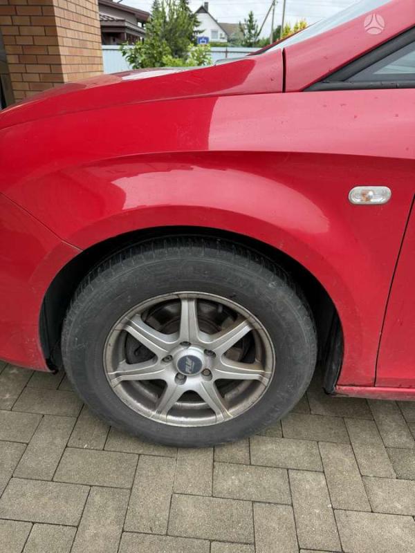 Sarkans SEAT Leon 2005 Kauņa, ar dzinēja tilpumu 1.90 L un nobraukumu 416 tūkst. km par 1250 €, foto 5 vietnē AUTOMOTO.COM.LV