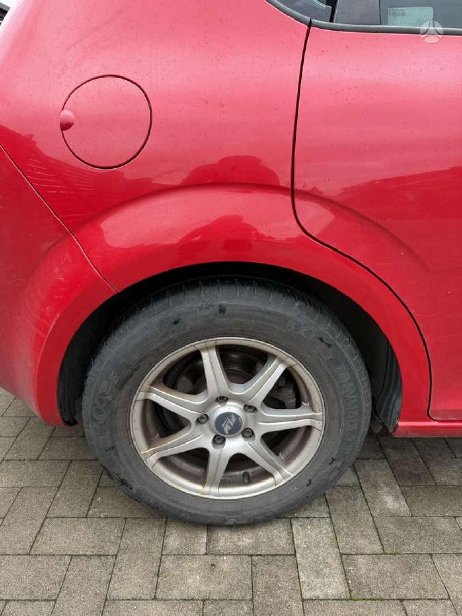 Sarkans SEAT Leon 2005 Kauņa, ar dzinēja tilpumu 1.90 L un nobraukumu 416 tūkst. km par 1250 €, foto 9 vietnē AUTOMOTO.COM.LV