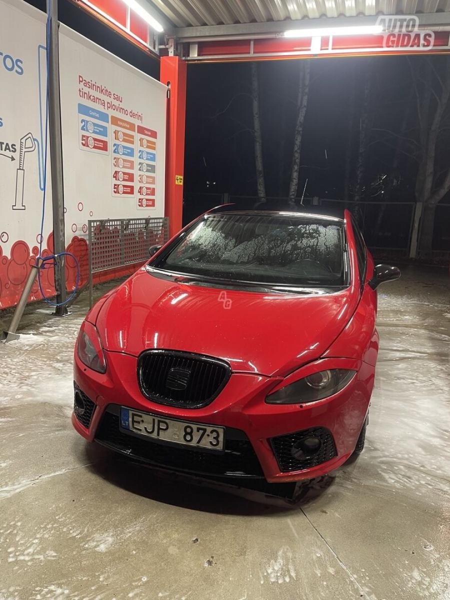 Sarkans SEAT Leon 2006 Šauļi, ar dzinēja tilpumu 2.00 L un nobraukumu 343 tūkst. km par 2000 €, foto 1 vietnē AUTOMOTO.COM.LV