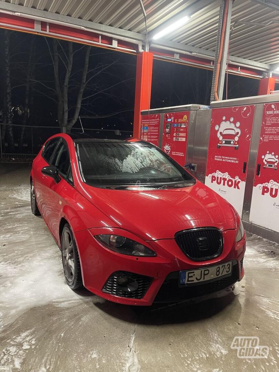 Sarkans SEAT Leon 2006 Šauļi, ar dzinēja tilpumu 2.00 L un nobraukumu 343 tūkst. km par 2000 €, foto 2 vietnē AUTOMOTO.COM.LV