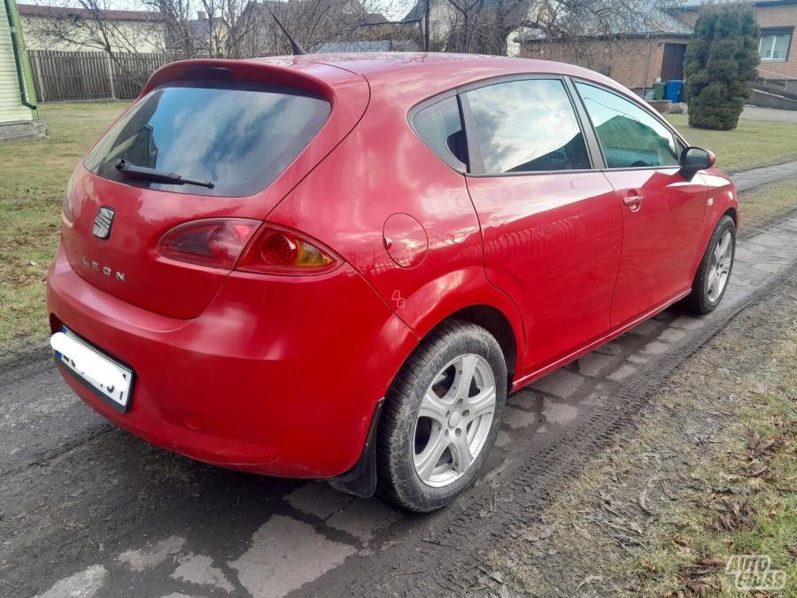 Red SEAT Leon 2006 in Marijampole, with an engine capacity of 1.90 L and mileage of 338 thousand km for 1150 €, photo 5 on AUTOMOTO.COM.LV