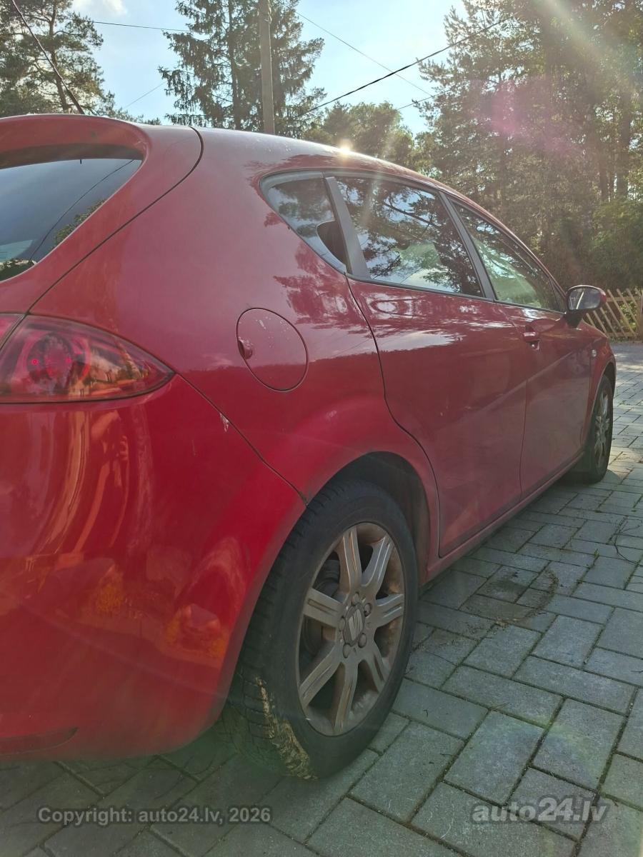 Sarkans SEAT Leon 2006 Tallina, ar dzinēja tilpumu 1.60 L un nobraukumu 250 tūkst. km par 700 €, foto 4 vietnē AUTOMOTO.COM.LV