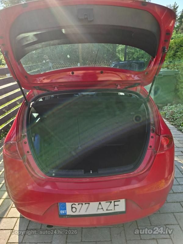 Red SEAT Leon 2006 in Tallinn, with an engine capacity of 1.60 L and mileage of 250 thousand km for 700 €, photo 5 on AUTOMOTO.COM.LV