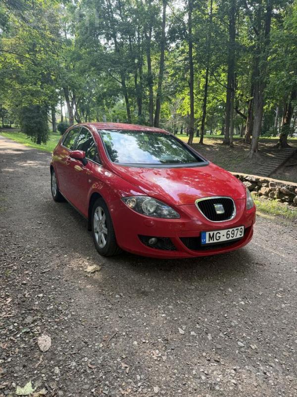 Red SEAT Leon 2006 in Ogre, with an engine capacity of 2.00 L and mileage of 220 thousand km for 1550 €, photo 5 on AUTOMOTO.COM.LV