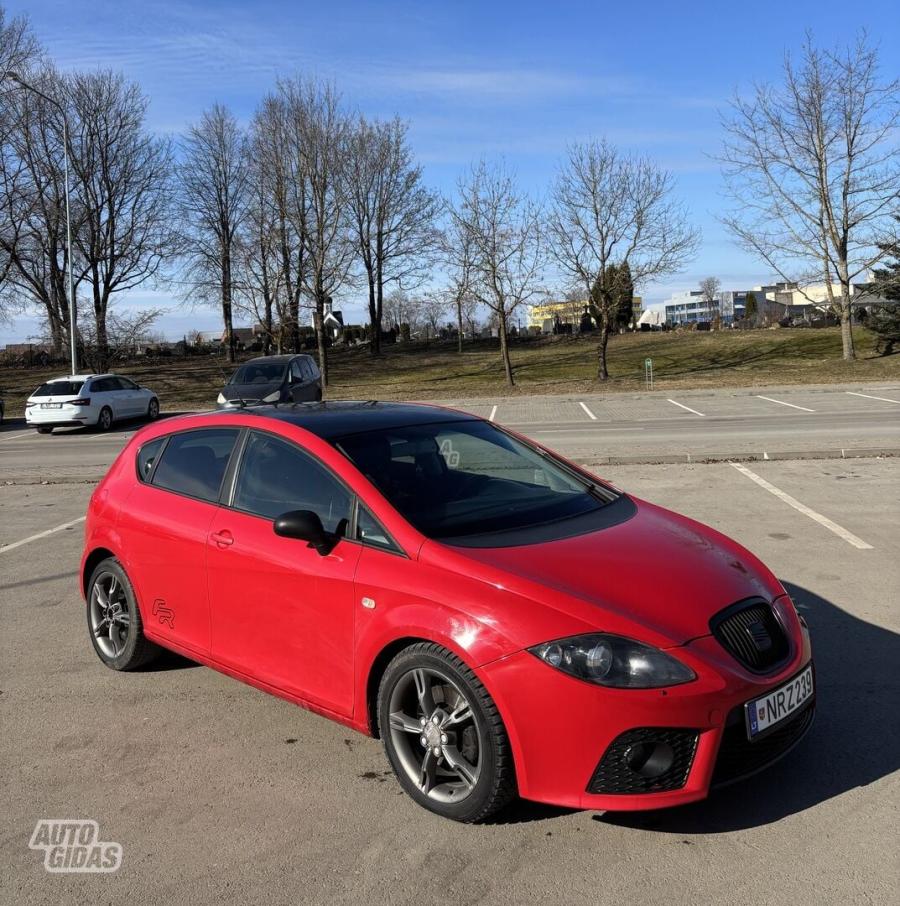 Red SEAT Leon 2007 in Taurage, with an engine capacity of 2.00 L and mileage of 350 thousand km for 2750 €, photo 2 on AUTOMOTO.COM.LV