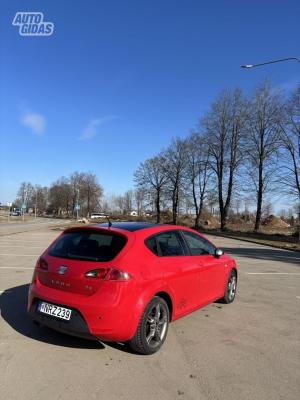 Red SEAT Leon 2007 in Taurage, with an engine capacity of 2.00 L and mileage of 350 thousand km for 2750 €, photo 4 on AUTOMOTO.COM.LV