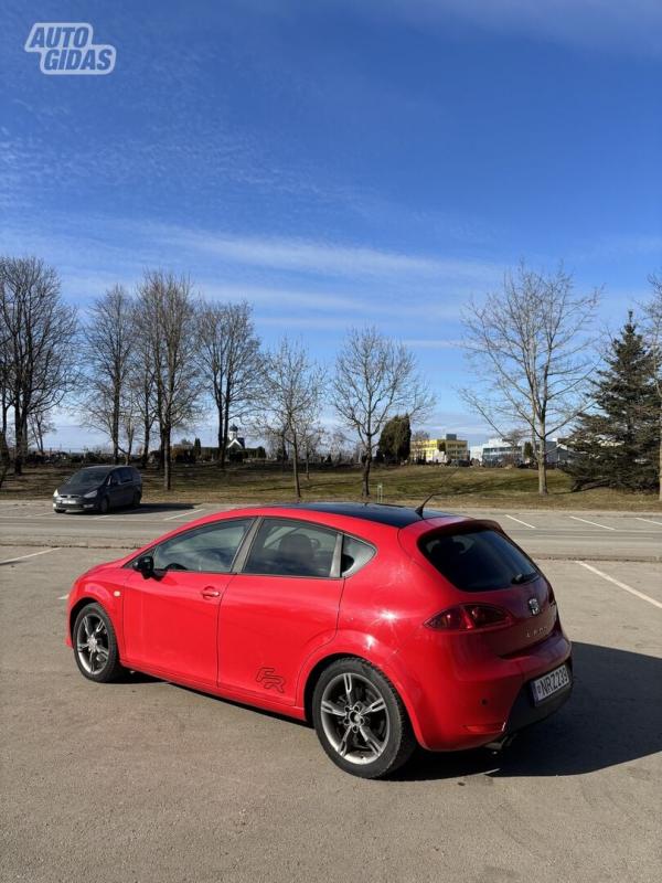 Red SEAT Leon 2007 in Taurage, with an engine capacity of 2.00 L and mileage of 350 thousand km for 2750 €, photo 5 on AUTOMOTO.COM.LV