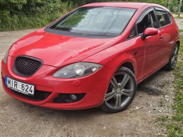 Red SEAT Leon 2007 in Panevezys, with an engine capacity of 1.90 L and mileage of 326 thousand km for 1350 €, photo 1 on AUTOMOTO.COM.LV