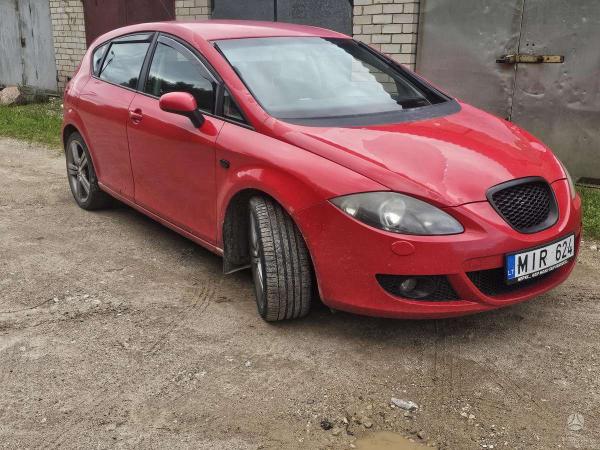 Red SEAT Leon 2007 in Panevezys, with an engine capacity of 1.90 L and mileage of 326 thousand km for 1350 €, photo 2 on AUTOMOTO.COM.LV