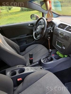 Sarkans SEAT Leon 2007 Rīga, ar dzinēja tilpumu 1.90 L un nobraukumu 285 tūkst. km par 1350 €, foto 4 vietnē AUTOMOTO.COM.LV