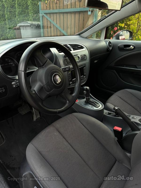 Sarkans SEAT Leon 2008 Tallina, ar dzinēja tilpumu 2.00 L un nobraukumu 237 tūkst. km par 3600 €, foto 11 vietnē AUTOMOTO.COM.LV