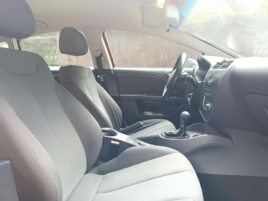 Red SEAT Leon 2008 in Vilnius, with an engine capacity of 1.60 L and mileage of 332 thousand km for 650 €, photo 10 on AUTOMOTO.COM.LV