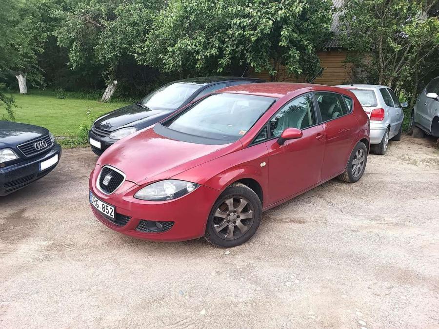 Red SEAT Leon 2008 in Vilnius, with an engine capacity of 1.60 L and mileage of 332 thousand km for 650 €, photo 11 on AUTOMOTO.COM.LV