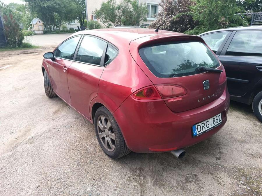 Red SEAT Leon 2008 in Vilnius, with an engine capacity of 1.60 L and mileage of 332 thousand km for 650 €, photo 14 on AUTOMOTO.COM.LV