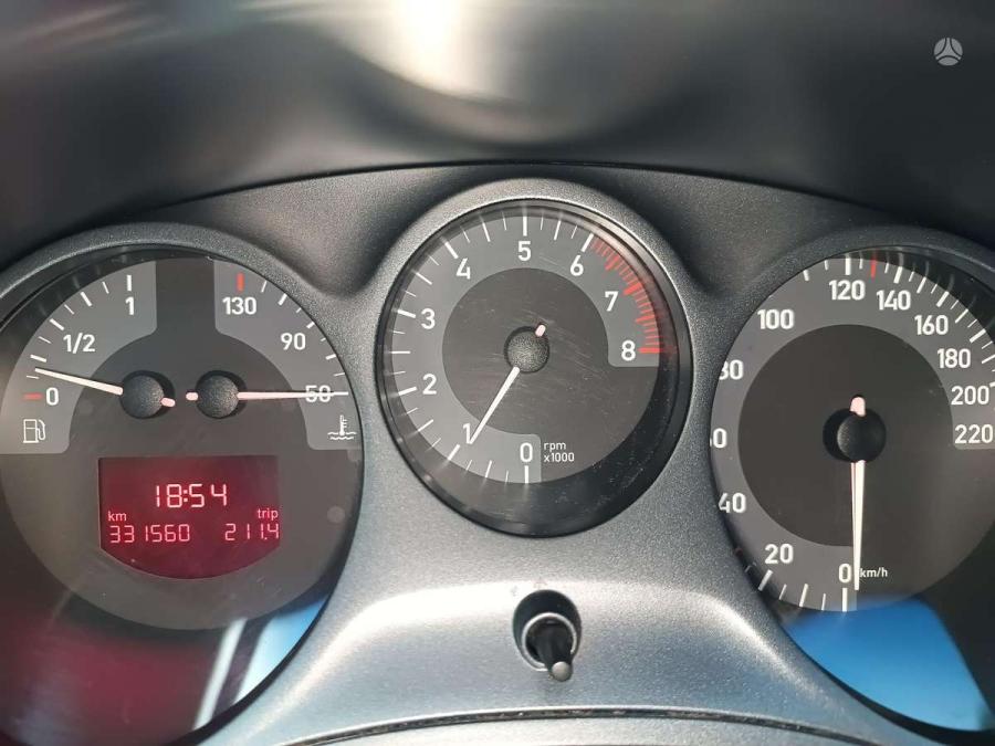 Red SEAT Leon 2008 in Vilnius, with an engine capacity of 1.60 L and mileage of 332 thousand km for 650 €, photo 17 on AUTOMOTO.COM.LV