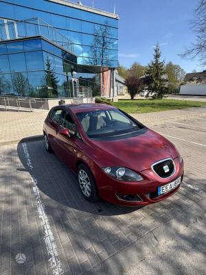 Red SEAT Leon 2008 in Vilnius, with an engine capacity of 1.60 L and mileage of 252 thousand km for 2000 €, photo  on AUTOMOTO.COM.LV