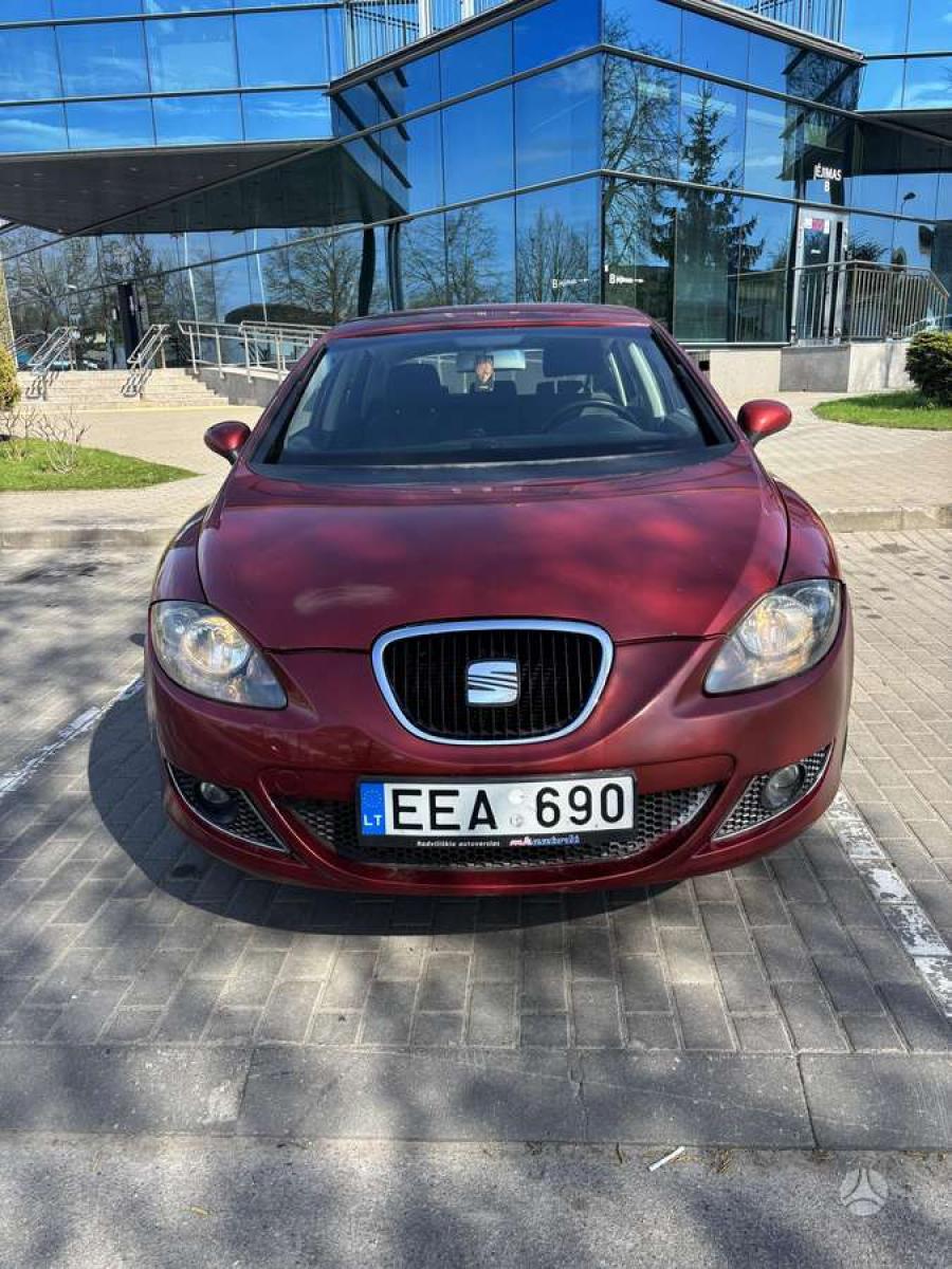 Red SEAT Leon 2008 in Vilnius, with an engine capacity of 1.60 L and mileage of 252 thousand km for 2000 €, photo 3 on AUTOMOTO.COM.LV