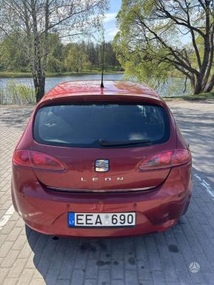 Red SEAT Leon 2008 in Vilnius, with an engine capacity of 1.60 L and mileage of 252 thousand km for 2000 €, photo 4 on AUTOMOTO.COM.LV