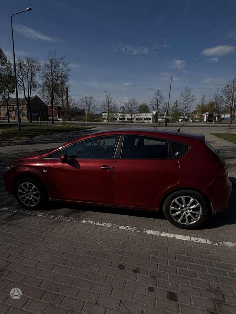 Red SEAT Leon 2008 in Vilnius, with an engine capacity of 1.60 L and mileage of 252 thousand km for 2000 €, photo 6 on AUTOMOTO.COM.LV