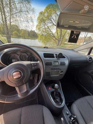Red SEAT Leon 2008 in Vilnius, with an engine capacity of 1.60 L and mileage of 252 thousand km for 2000 €, photo 7 on AUTOMOTO.COM.LV