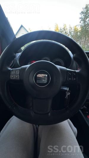 Red SEAT Leon 2008 in Daugavpils, with an engine capacity of 2.00 L and mileage of 289 thousand km for 2400 €, photo 4 on AUTOMOTO.COM.LV